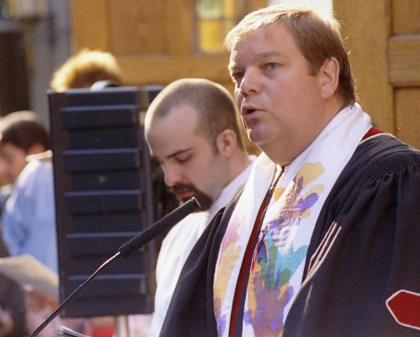 UMC pastor officiates Clinton wedding