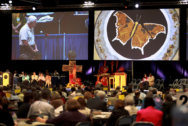 Jim Bickerton offers morning session prayer | UMNews.org