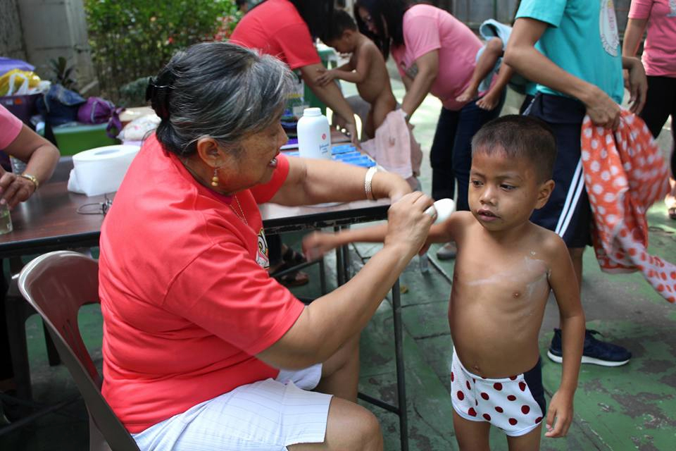 Filipino Children Helping Others