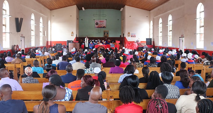 Zimbabwe churches keep faith in tough economic times | United Methodist ...