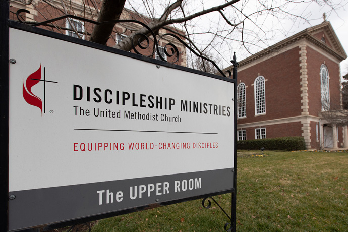 Grappling with mixed news on giving, church exits