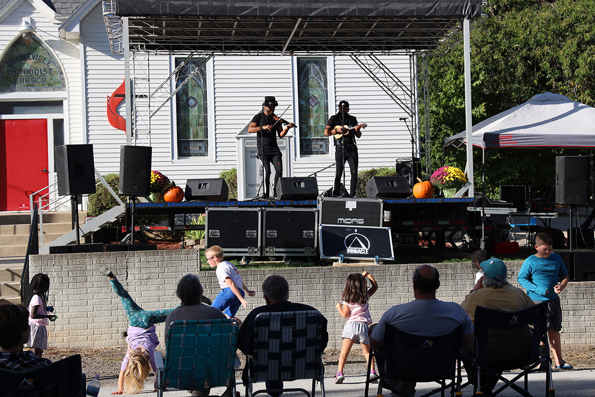Small church’s music festival draws big crowds