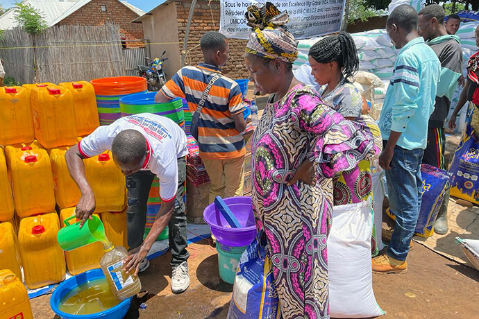 Church helps survivors of fire in Congo | UMNews.org
